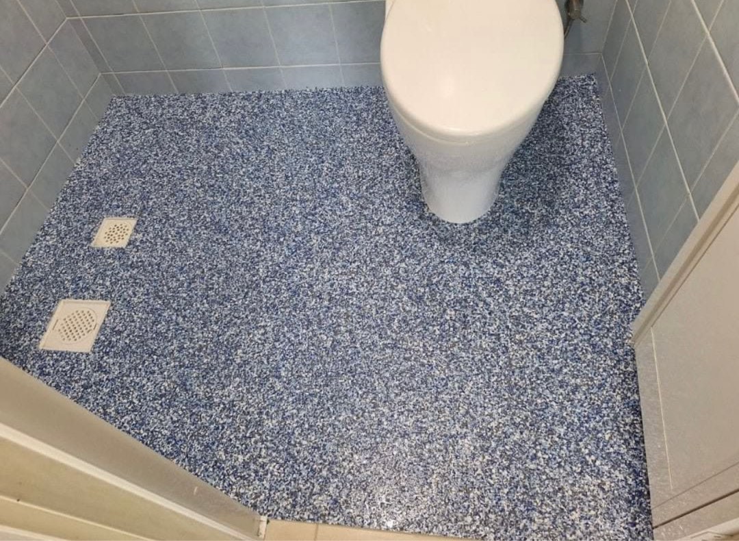 Toilet makeover |Epoxy flooring |Flakes epoxy|Anti slip |Safe floor ...