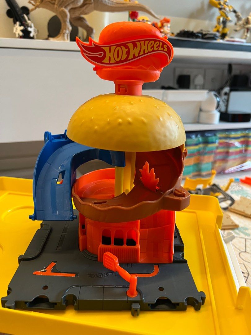 Hot Wheels City Downtown Burger Drive-Thru Playset (car not included ...