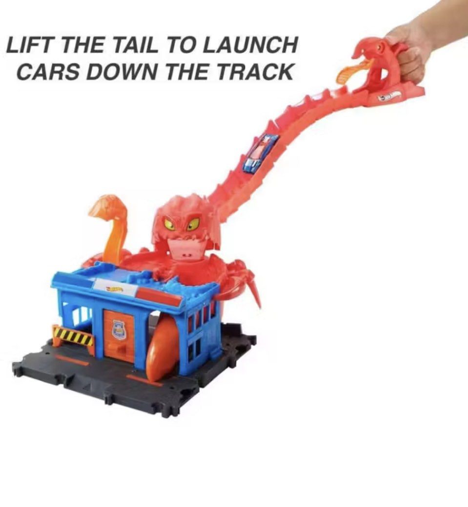 Hot Wheels Gator Garage Attack Track Set (car not included), Hobbies ...