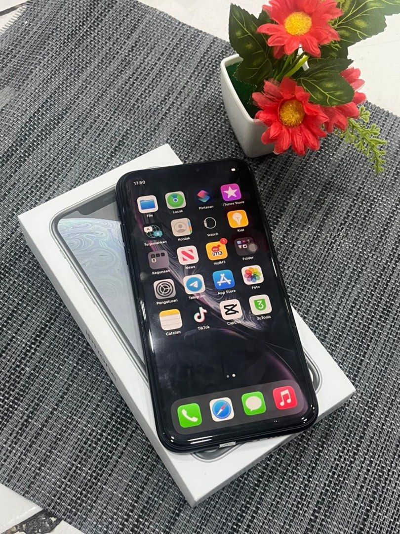 Iphone XR 64gb inter allop fullset, Telepon Seluler & Tablet, iPhone ...