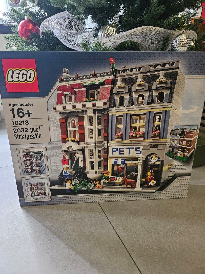 LEGO Creator Expert Pet Shop 10218, Hobbies & Toys, Toys & Games on ...