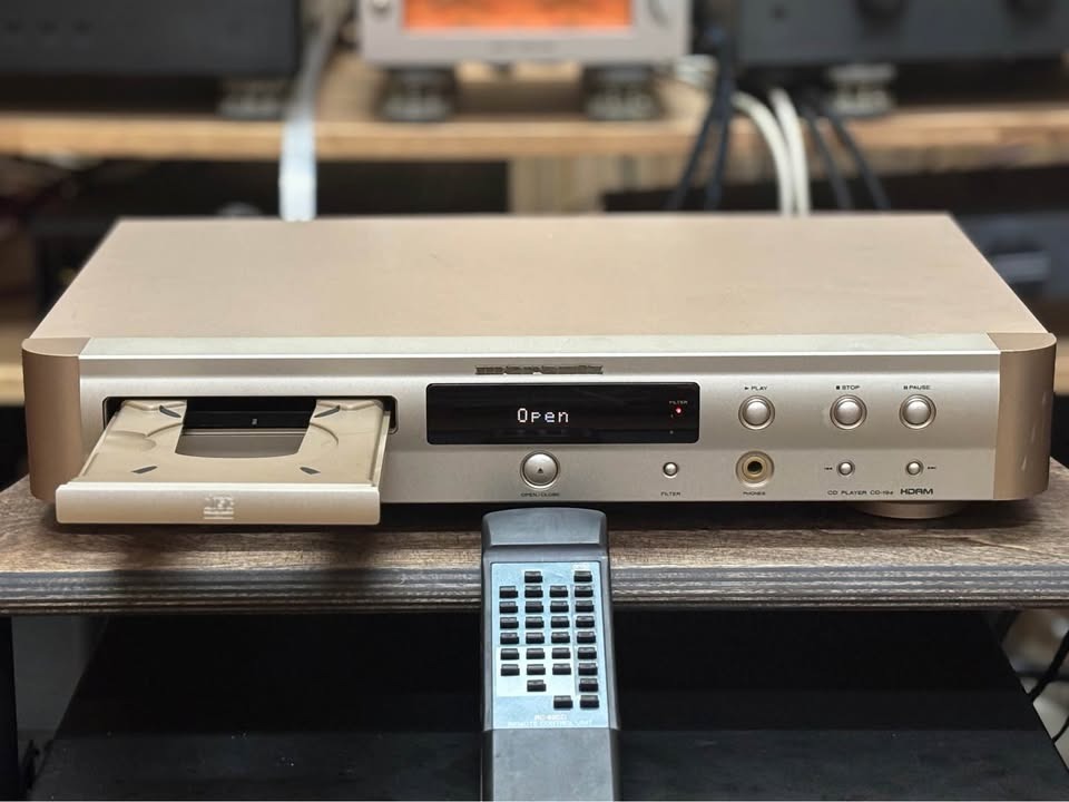 Marantz w/ Burr-Brown PCM1716 DAC | Philips VAM1201 Three-beam Linear ...