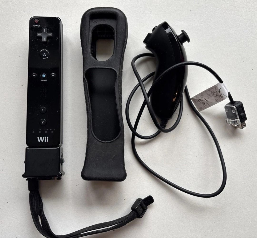 Nintendo Wii Remote with motion plus adpter and Nunchuck, Video Gaming ...
