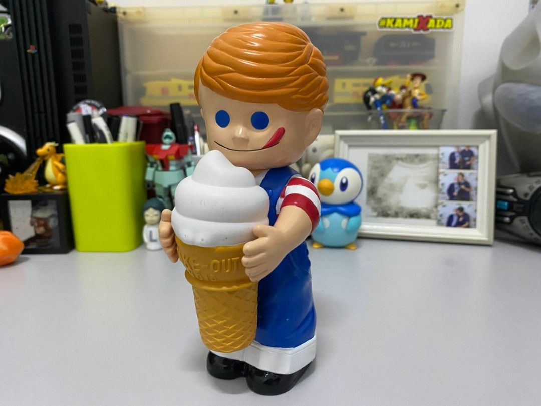 Nissei Soft Serve Ice Cream "Nikkun" Mascot Coin Box, Hobbies & Toys ...