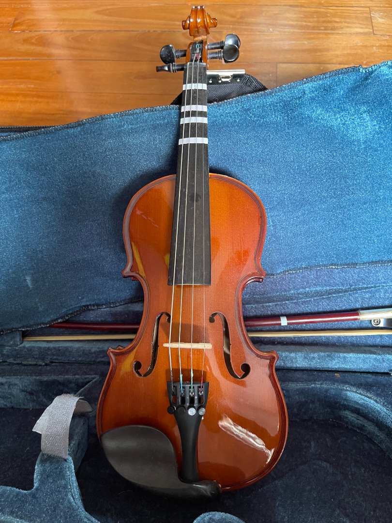 1/8 violin, Hobbies & Toys, Musical Instruments on Carousell
