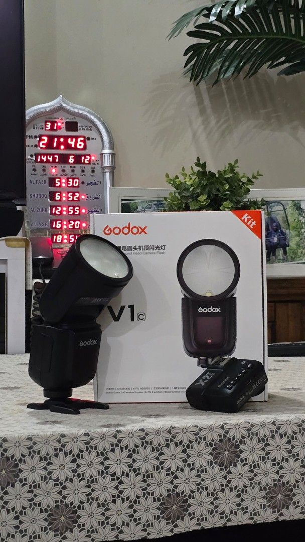 Godox V1 Canon full box with Godox X2T Canon, Photography, Photography ...