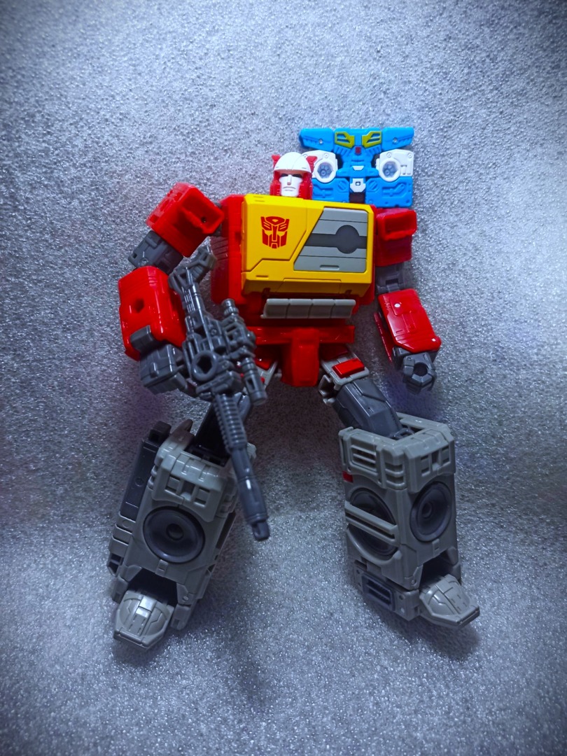 Loose SS86 AUTOBOT BLASTER Voyager Class Hasbro Autobot Transformers ...