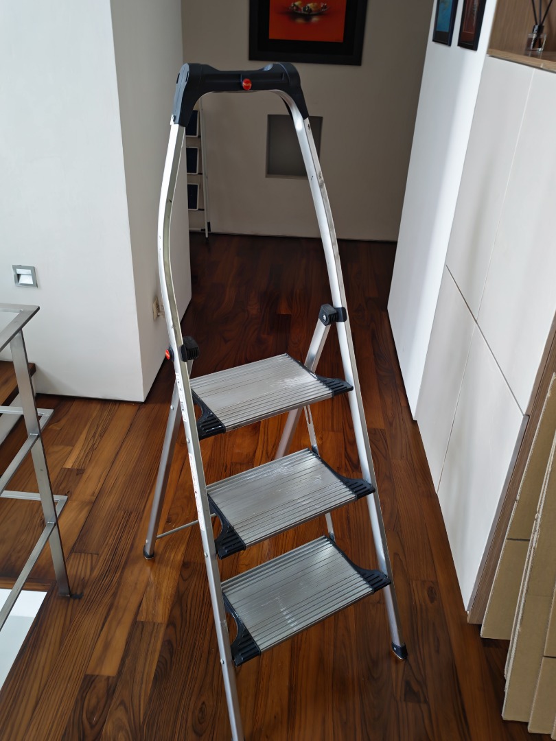 Hailo Step Ladder - 3 Steps, Furniture & Home Living, Home Improvement ...