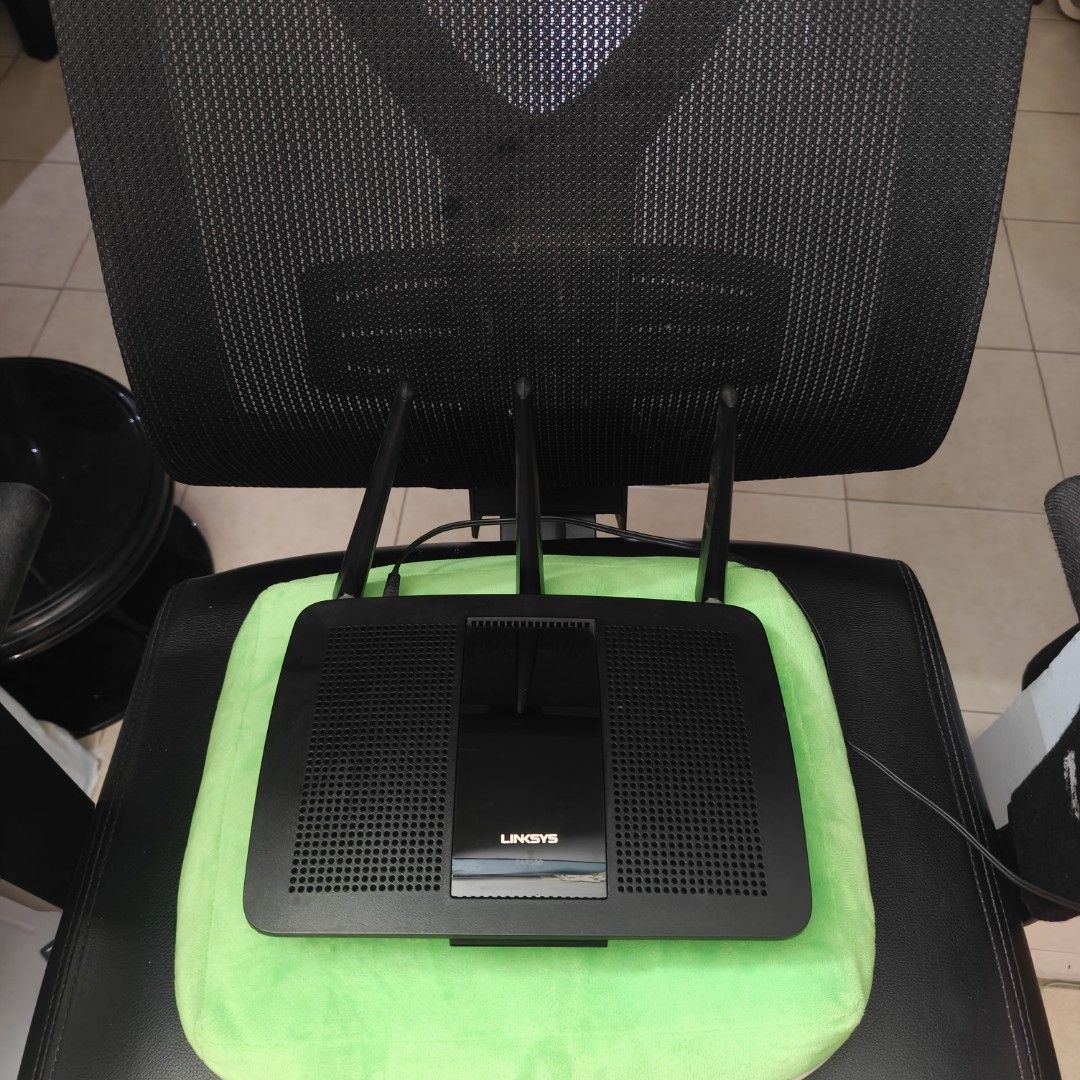 Linksys EA7500 V2 Max-Stream AC1900 MU-MIMO Gigabit Wi-Fi Router It ...