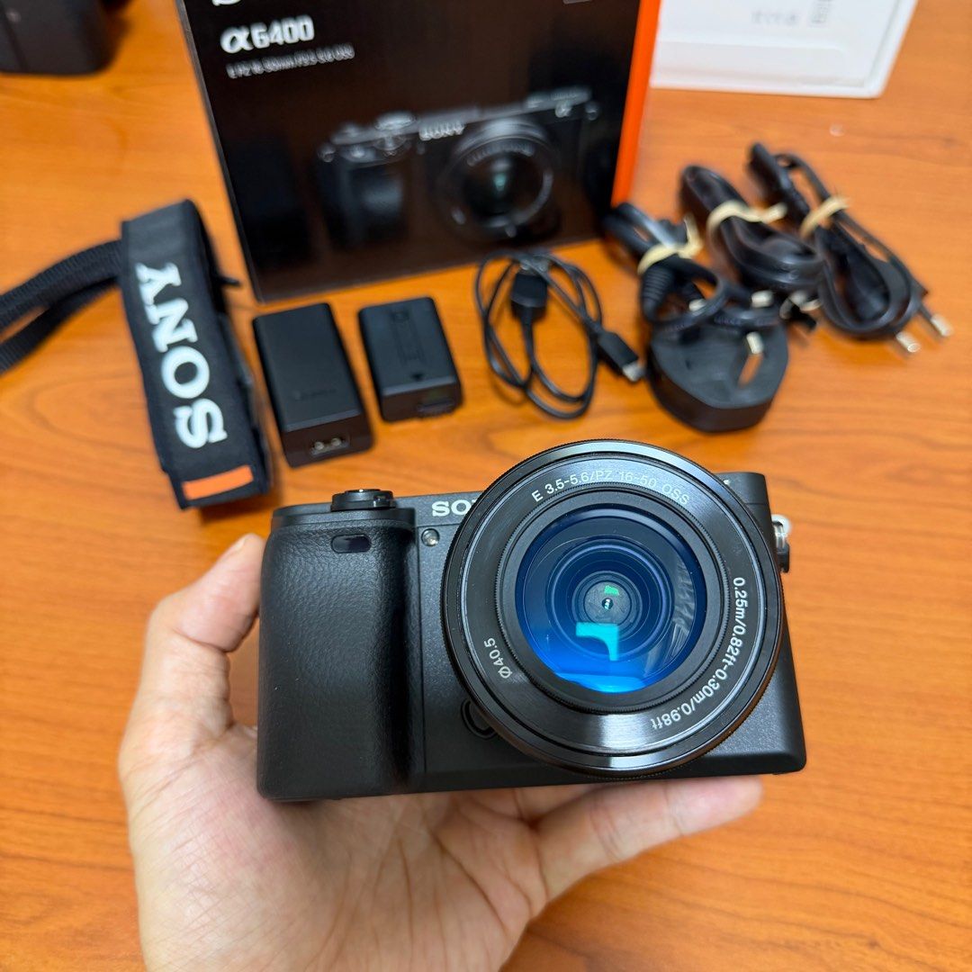 Sony a6400 body with kit lens 16-50mm (99% like new SC3k only ...
