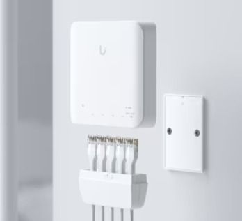 Ubiquiti Unifi USW Flex USW-Flex 4 Port PoE Switch (46W), TV & Home ...