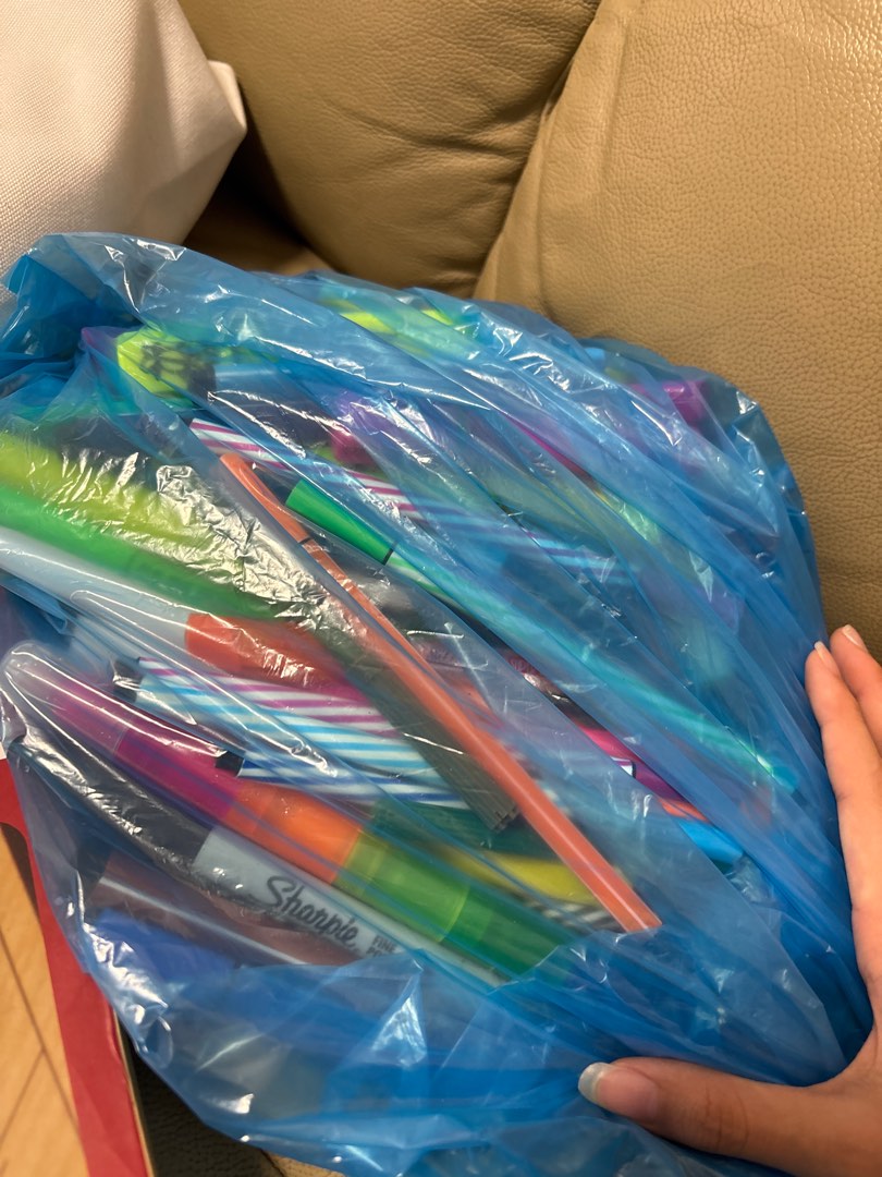 100 MARKERS GRAB BAG, Hobbies & Toys, Stationery & Craft, Stationery ...