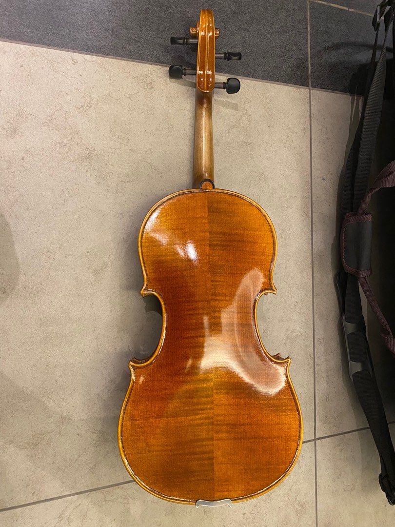 16” Viola with Case, Hobbies & Toys, Musical Instruments on Carousell