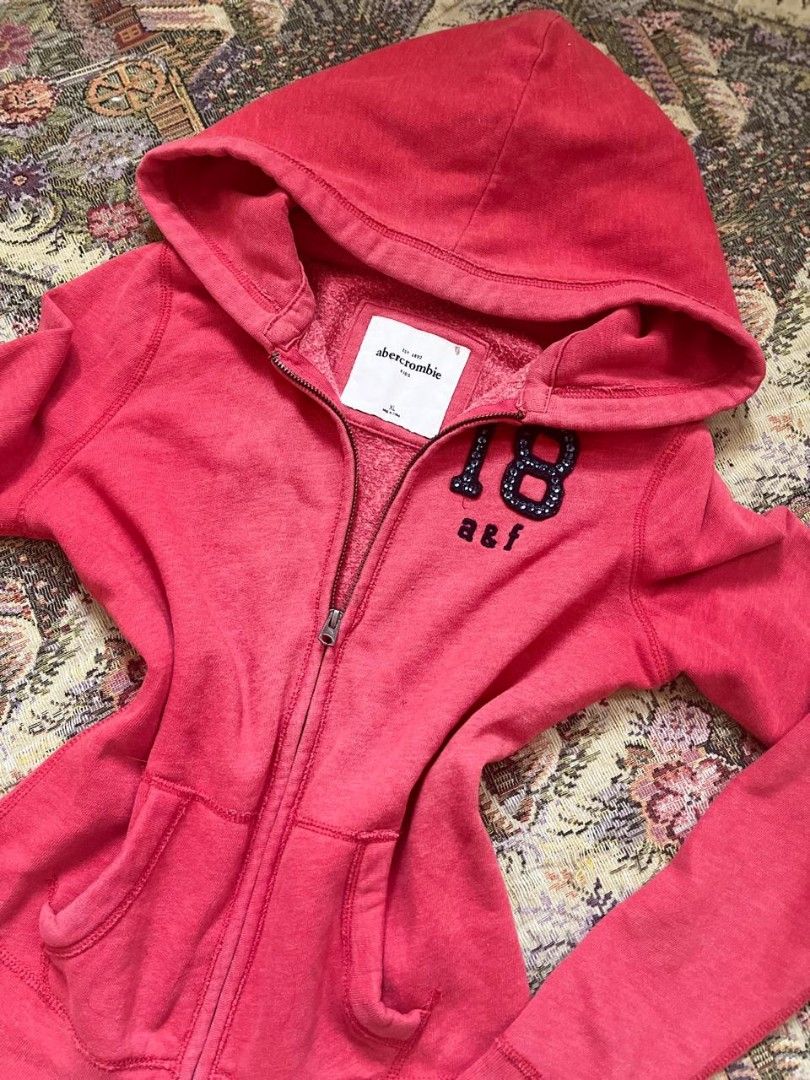 Abercrombie & Fitch Faded Red Zip-Up Hoodie. Not| Liz Lisa Axes Femme ...