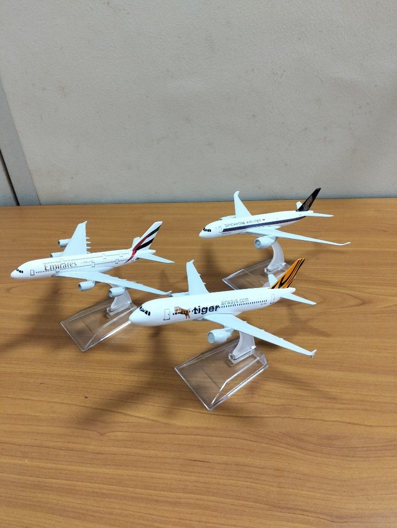 Aircraft Model: Tiger Airways, Singapore Airlines, Emirates Airlines ...