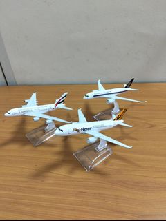 Cathay Pacific Boeing 777-300ER Aircraft Model, Hobbies & Toys, Toys ...