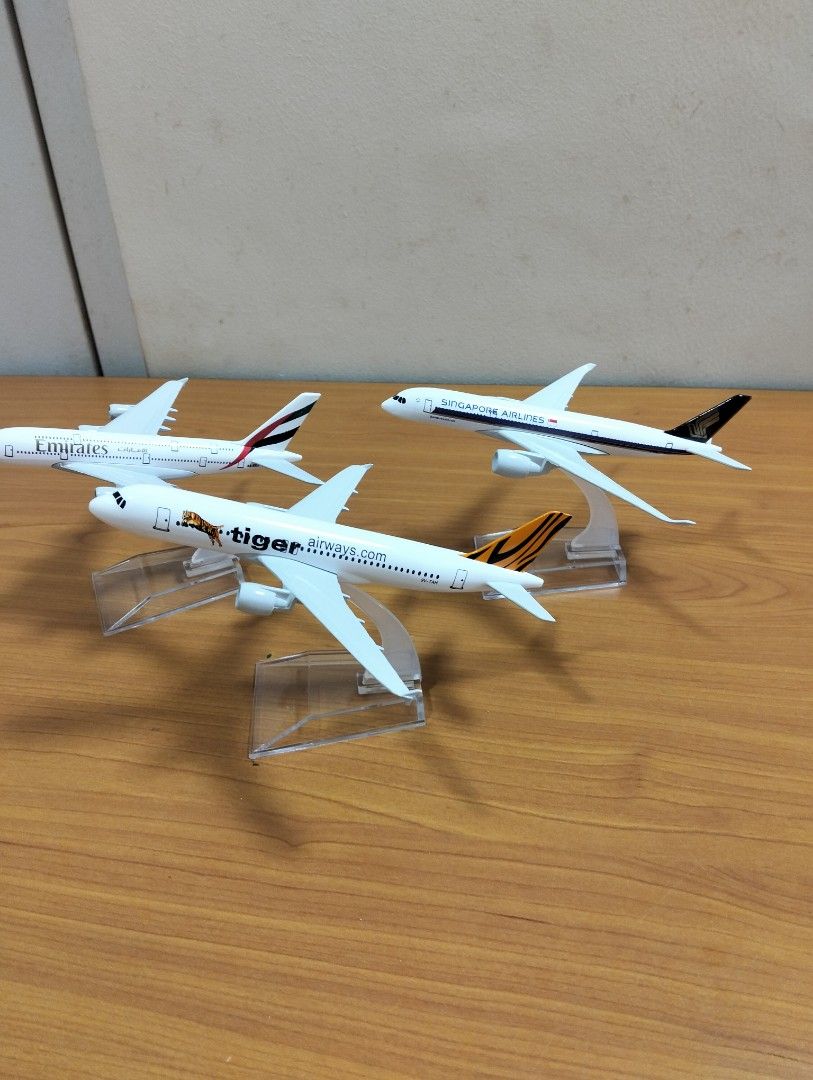 Aircraft Model: Tiger Airways, Singapore Airlines, Emirates Airlines ...