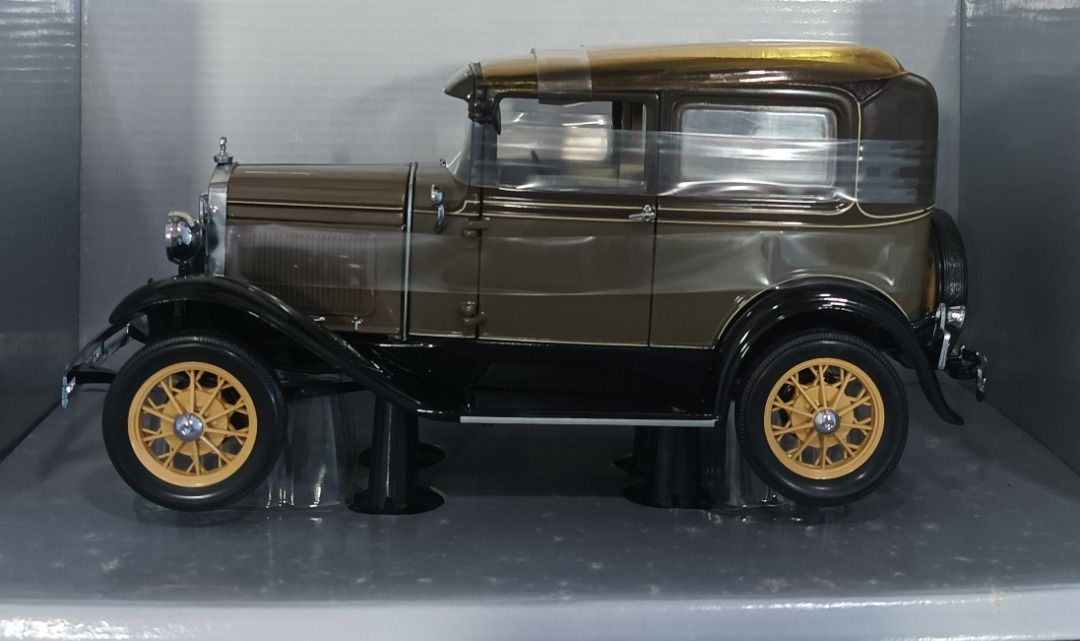 Genuine Licensed Collectibles Brand New 1931 Ford Model A Tudor 1/18 ...