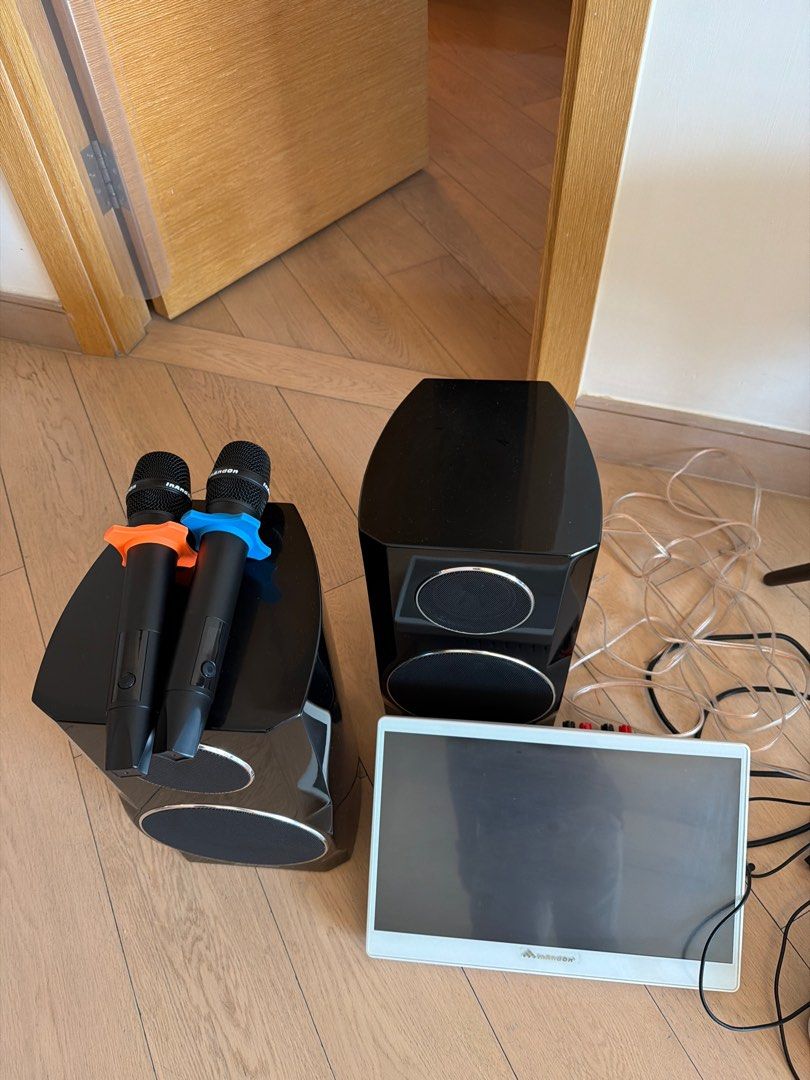 Karaoke System with Microphones and Screen, 家庭電器, 電視 & 其他娛樂, 娛樂系統及智能家居 ...