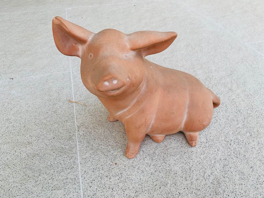 Outdoor Pig statue 🐷, Furniture & Home Living, Gardening, Gardening ...