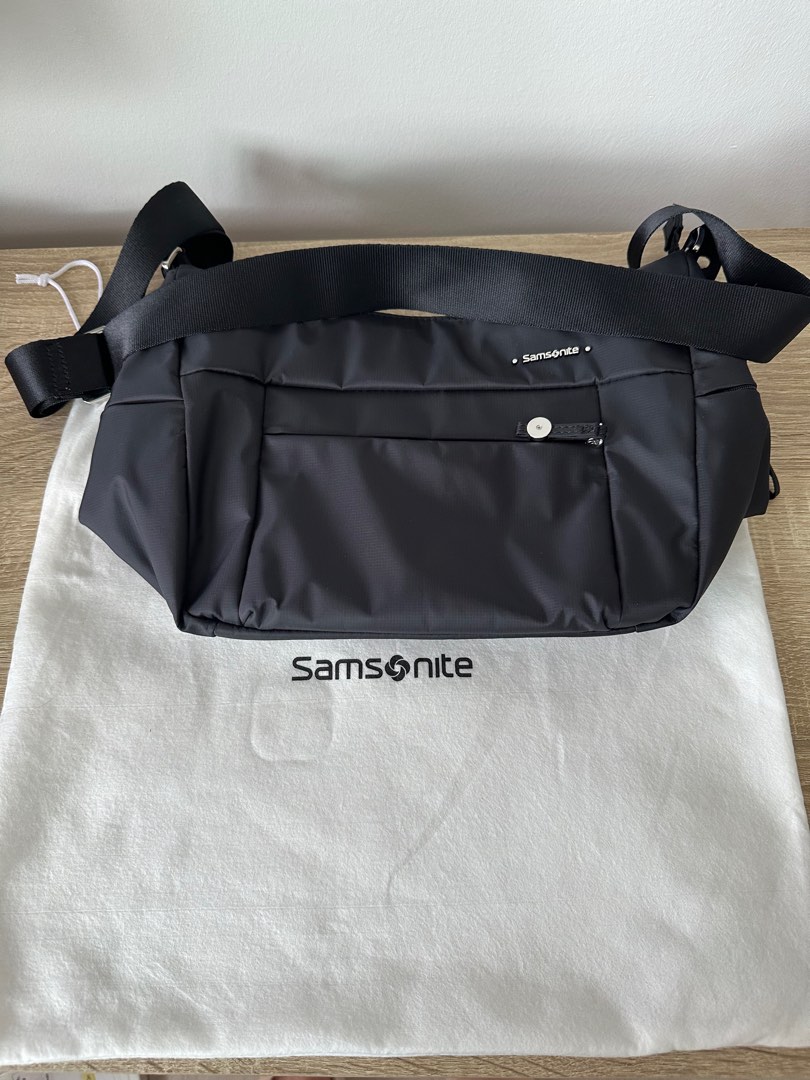 Samsonite Black Crossbody Bag only used once like new cones with ...