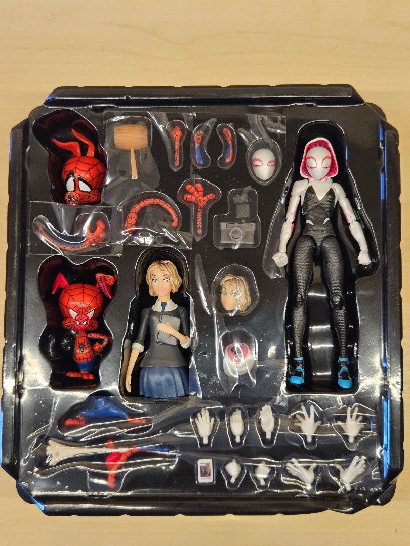 Spider-Man: Into the Spider-Verse - Spider-Gwen & Spider-Ham, Hobbies ...