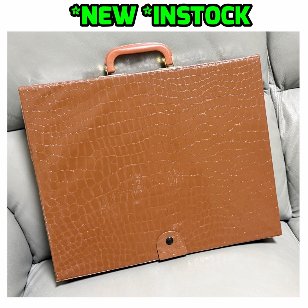 Mahjong Empty Briefcase Box with trays, Hobbies & Toys, Toys & Games on ...