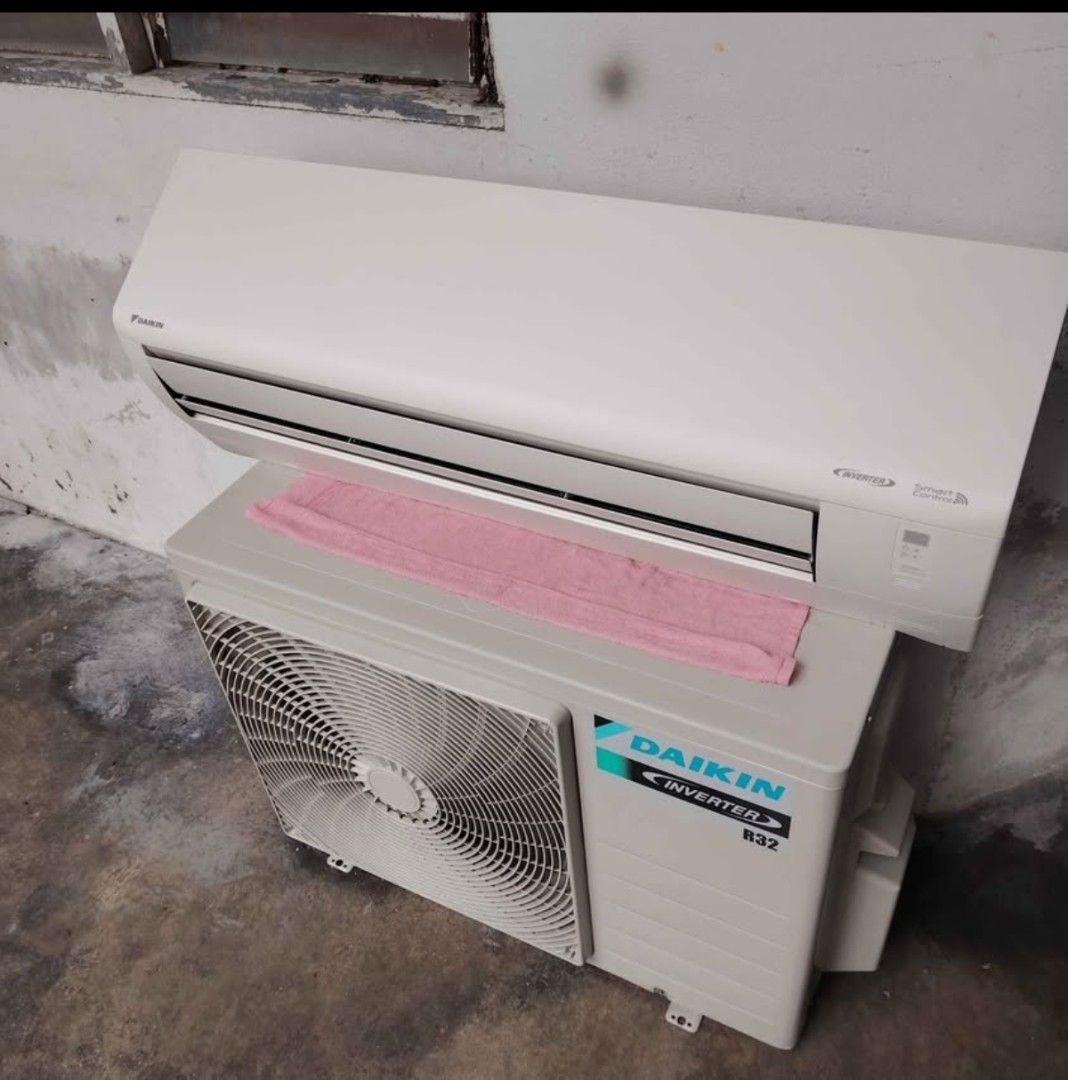 DAIKIN 2.5 hp INVERTER R32 gas Air Cond under Warranty like New, TV ...