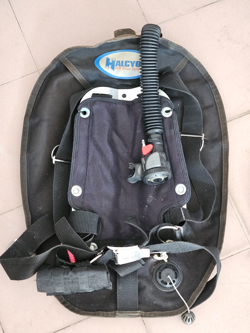 Full Halcyon Pioneer BCD Set with Air2 and APEX Regulator, Sports ...