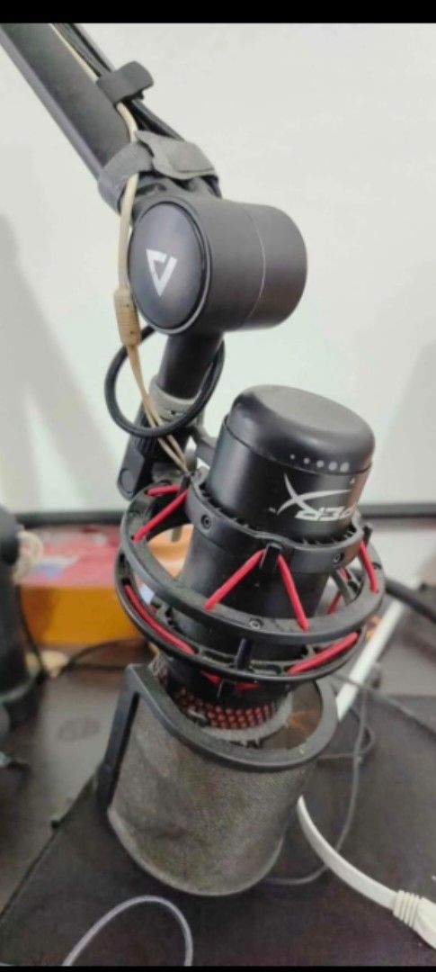 HyperX Quadcast Microphone with Thronmax Zoom Boom Arm, Audio ...