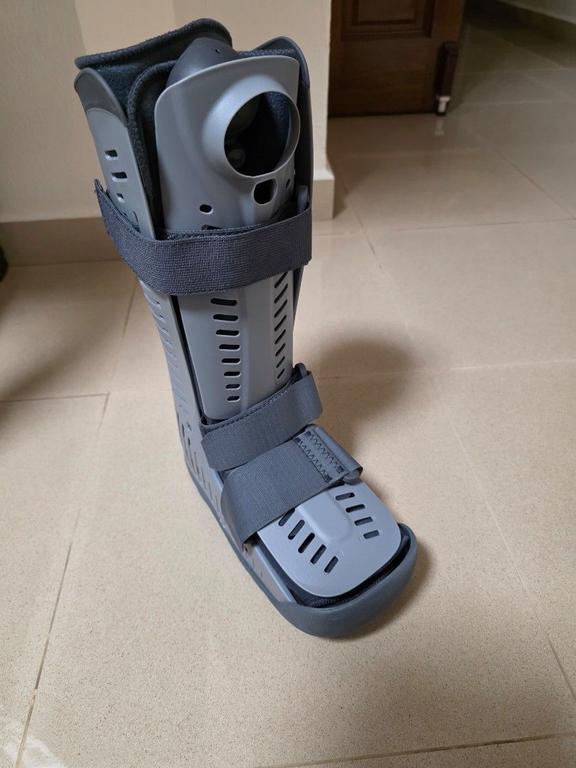 Össur Rebound Air Walker Boot, Health & Nutrition, Braces, Support ...