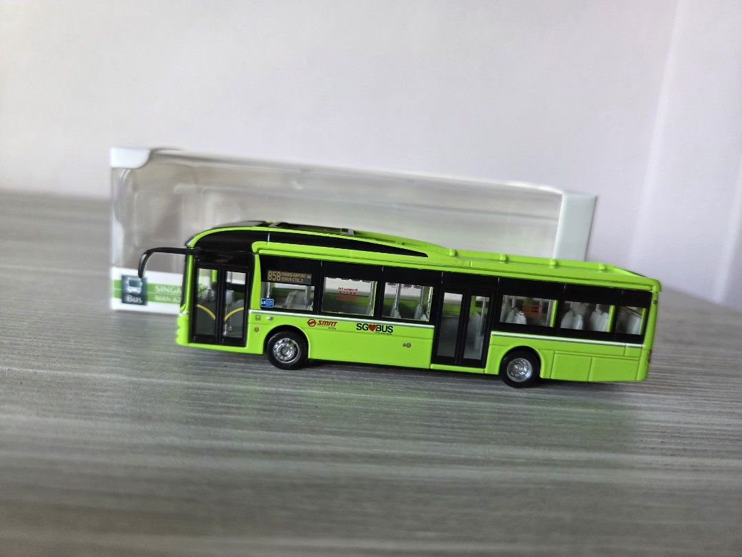1:110 lush green MAN A22 Singapore bus (Service 858), Hobbies & Toys ...