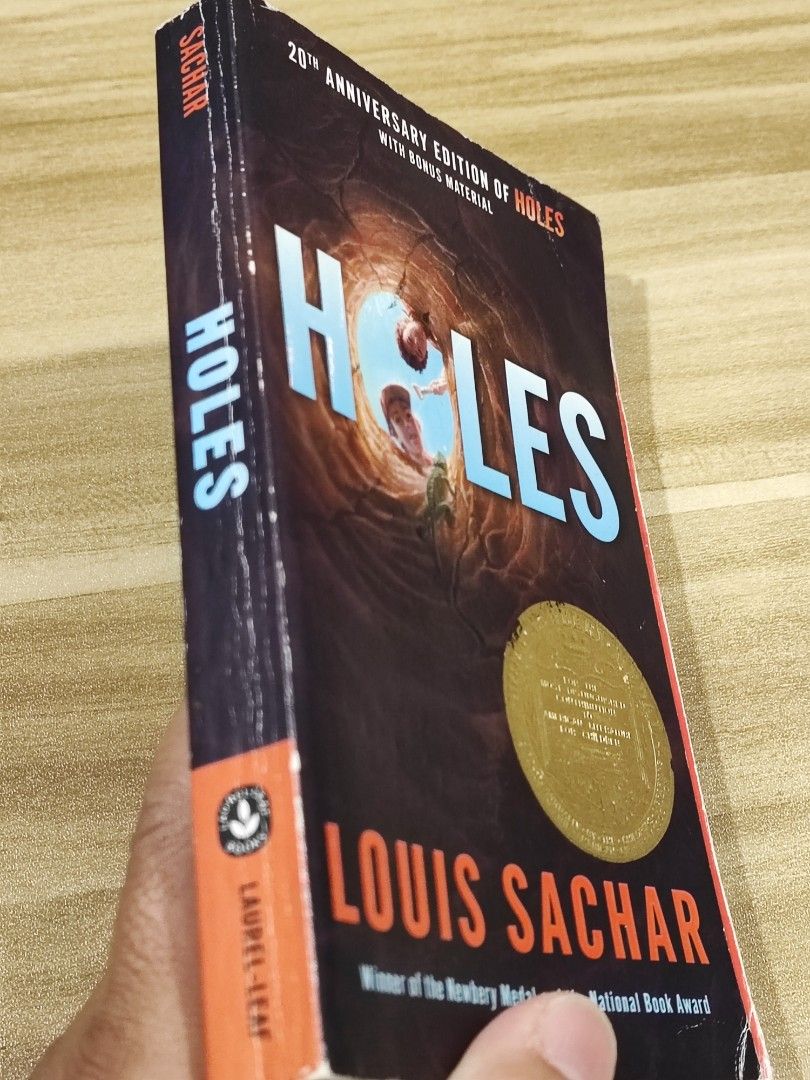 (ENG) LOUIS SACHAR - HOLES, Hobbies & Toys, Books & Magazines ...