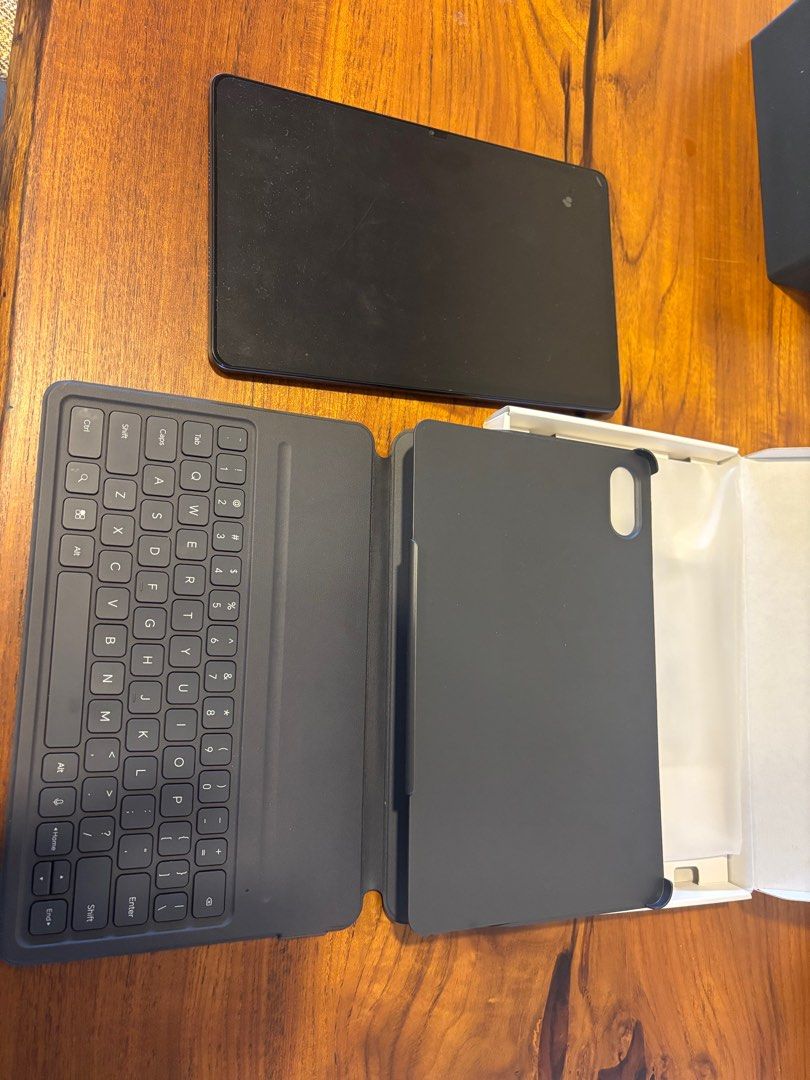 Honor Pad X9 with Keyboard Case, Mobile Phones & Gadgets, Mobile & Gadget Accessories, Cases ...