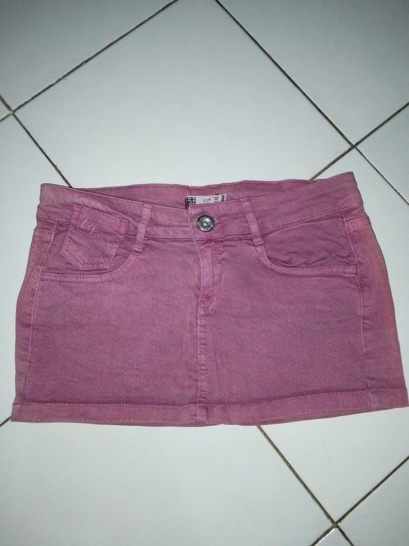 🔥ROK MINI DENIM PINK🔥, Fesyen Wanita, Pakaian Wanita, Bawahan di Carousell
