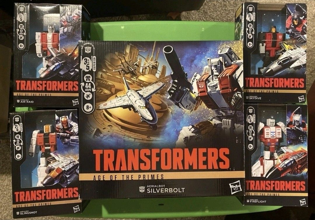 Transformers Age of the Primes Aerialbot Silverbolt; Air raid, skydive ...