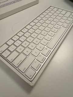 Apple Magic Keyboard, 電腦＆科技, 電腦周邊及配件, 電腦鍵盤及相關產品 - Carousell