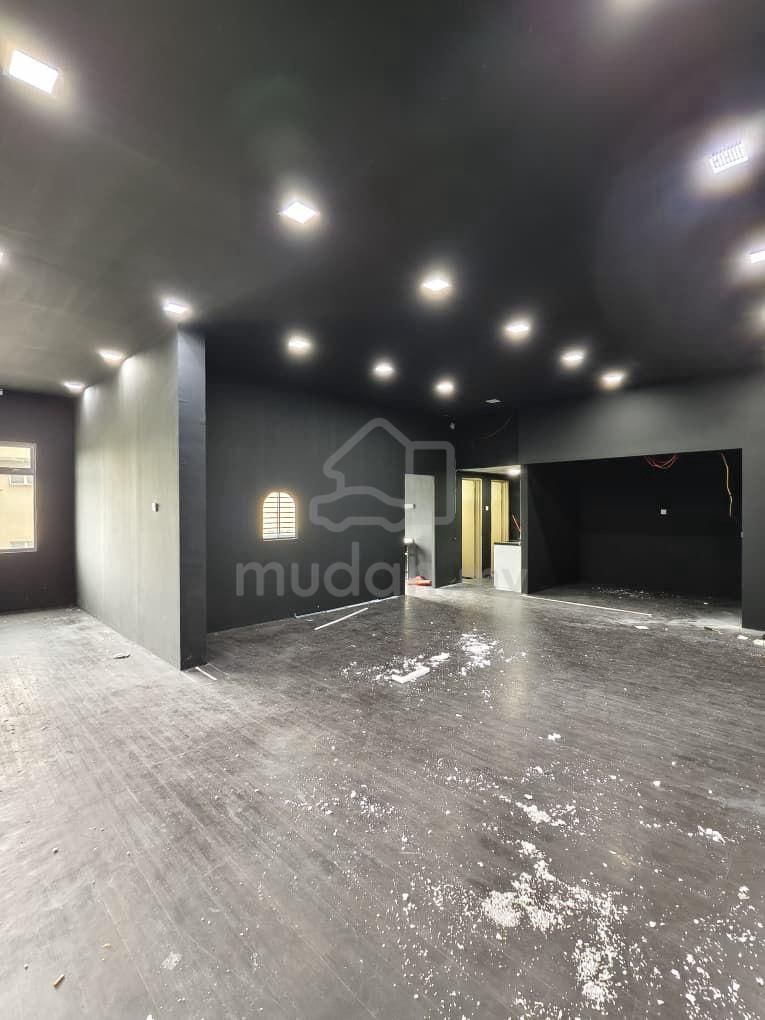Austin perdana Austin v square big size ground floor with 4 parking ...