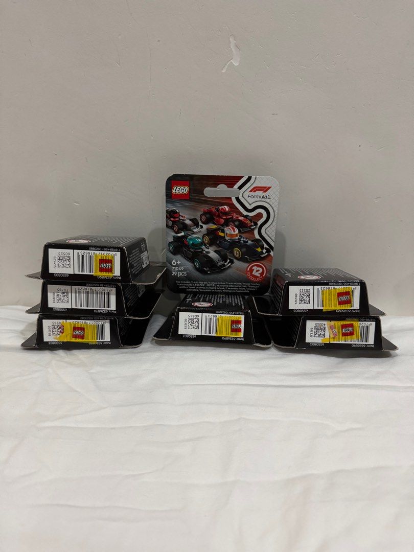 F1 Lego mini figures minifigures Mercedes, Red Bull, mc laren, generic ...