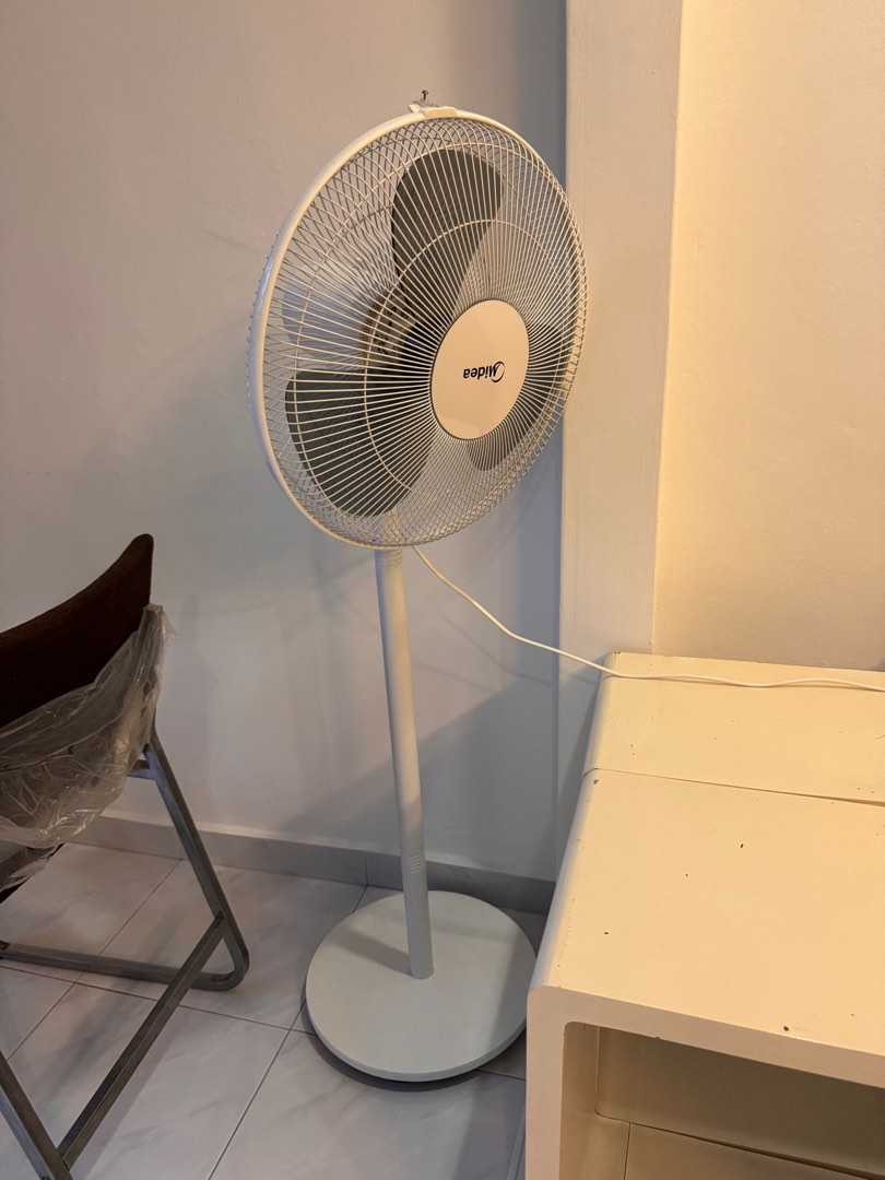 Midea Standing Fan - White, Furniture & Home Living, Lighting & Fans ...