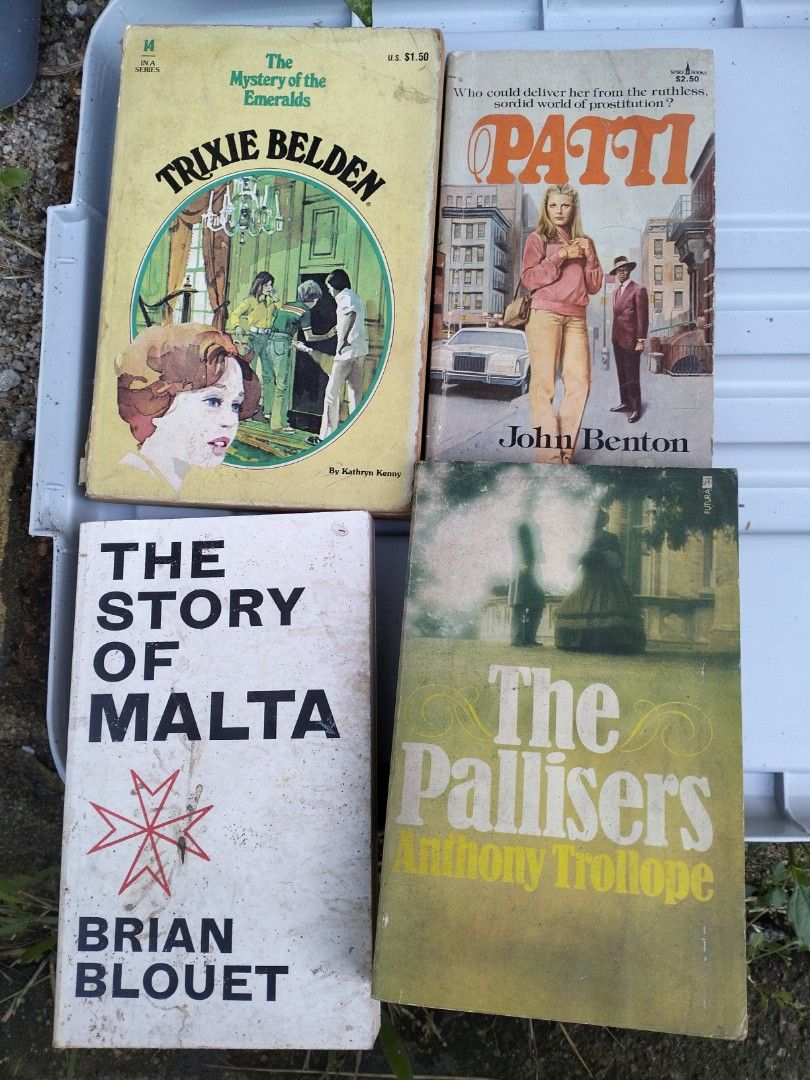 Buku novel lama Vintage Paperback Books - Trixie Belden, Patti, The ...