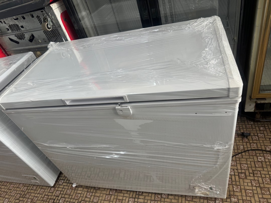 Chest Freezer 250Liter panjang 3 Kaki, TV & Home Appliances, Kitchen ...