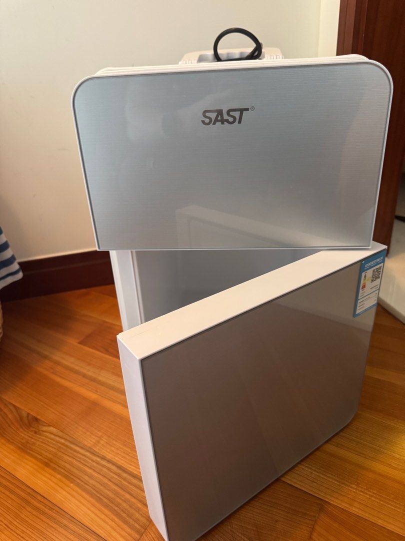 SAST Portable Mini Fridge Freezer, 家庭電器, 廚房電器, 雪櫃及冰櫃 - Carousell