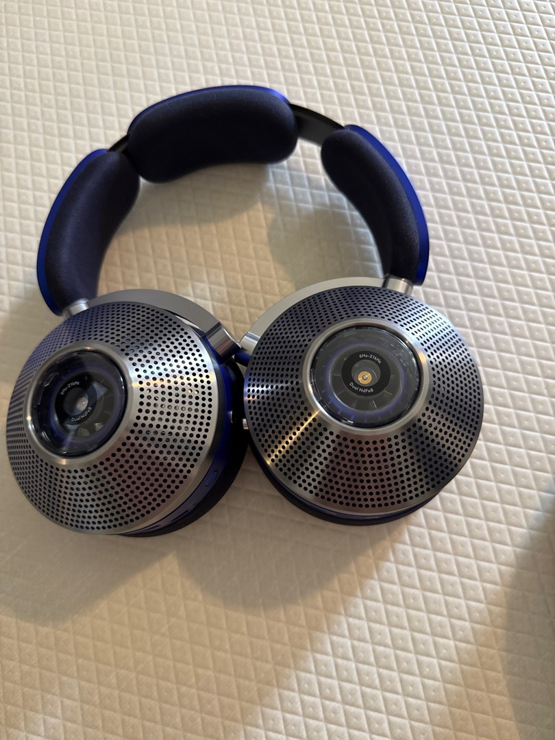 Dyson Zone Noise-Cancelling Headphones with air purifier, Audio ...