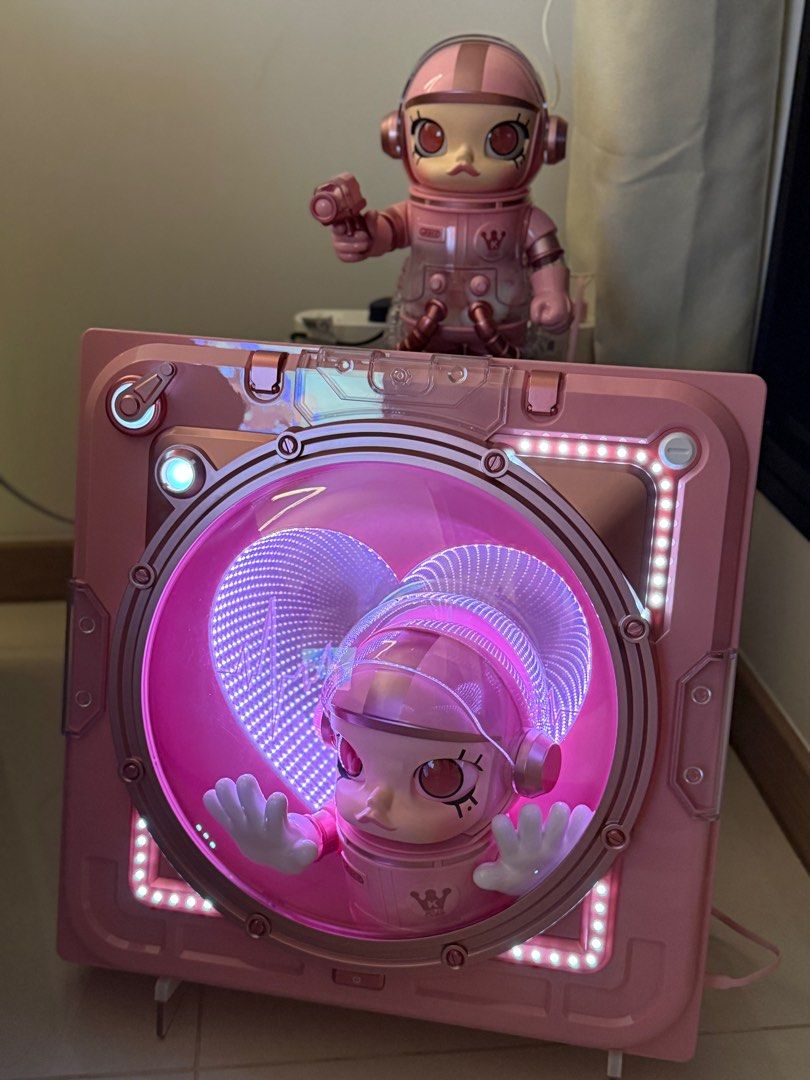 POP MART MEGA SPACE MOLLY Smitten Love, Hobbies & Toys, Toys & Games on ...
