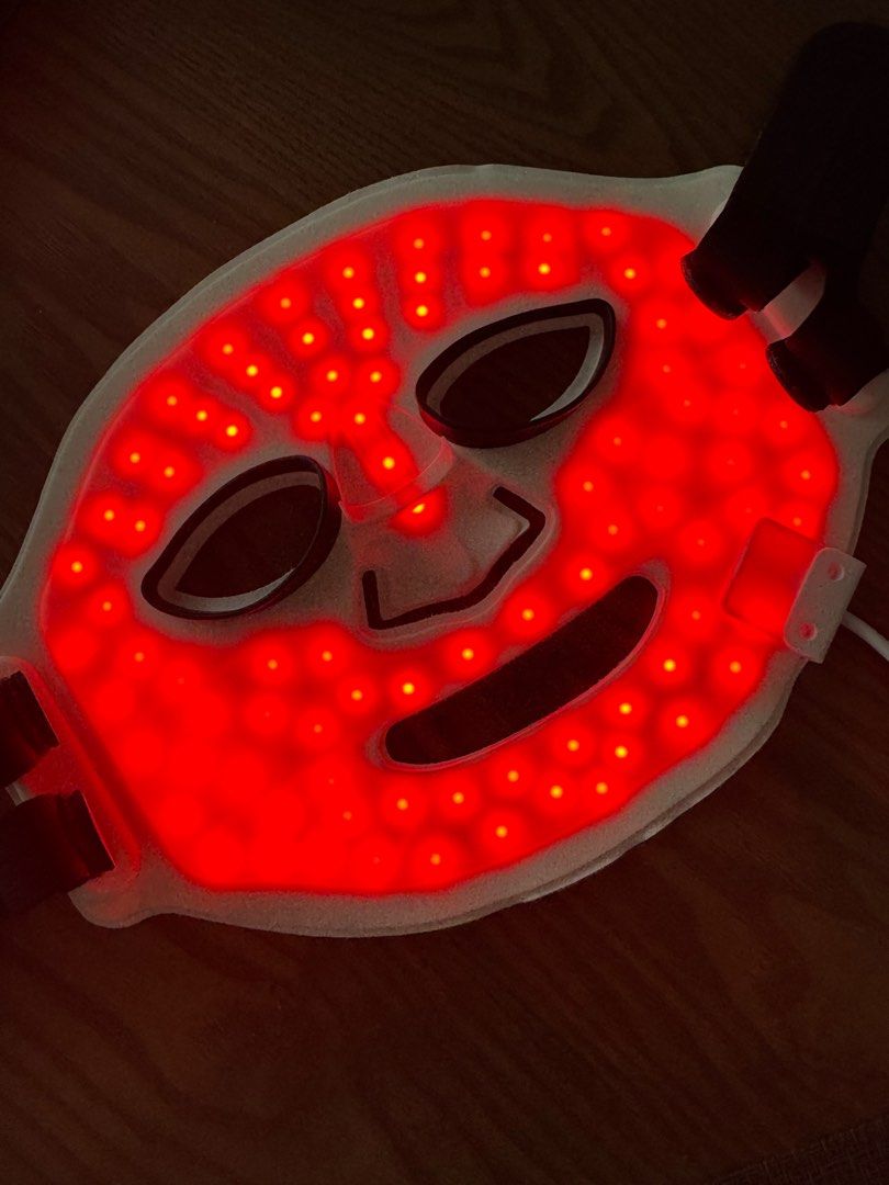 Sensse PRO LED Face Mask - 4 coloured, Beauty & Personal Care, Face ...