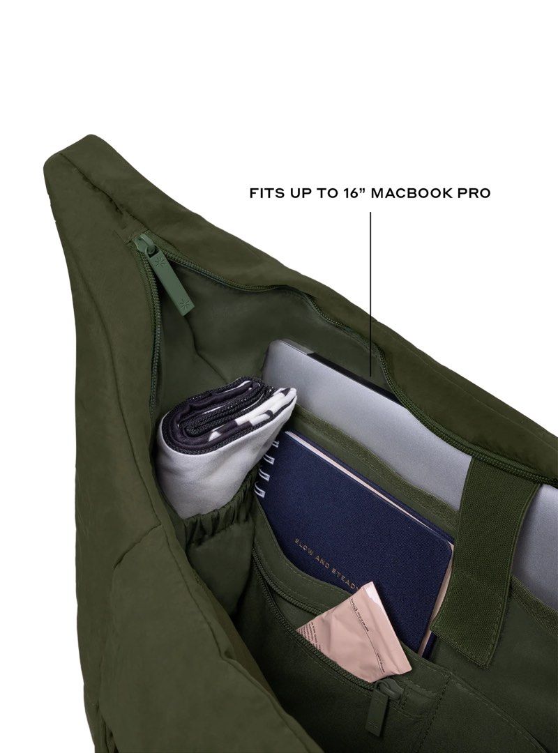 The Paper Bunny Puffer Carryall Park, Women's Fashion, Bags & Wallets ...