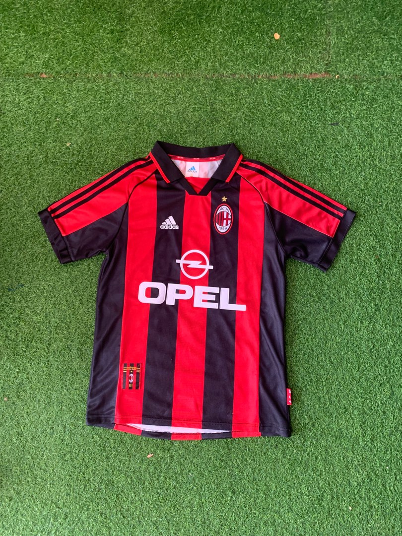 AC MILAN retro kit, Men's Fashion, Activewear on Carousell