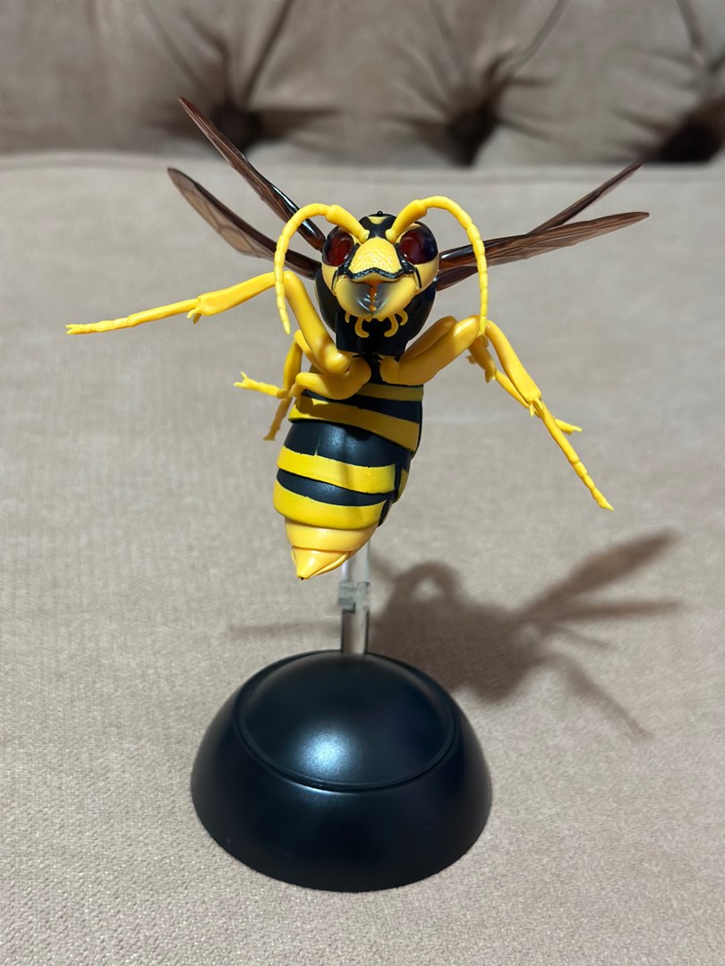 Bandai Original Japan Gashapon Insect figure Queen Bee, Hobbies & Toys ...