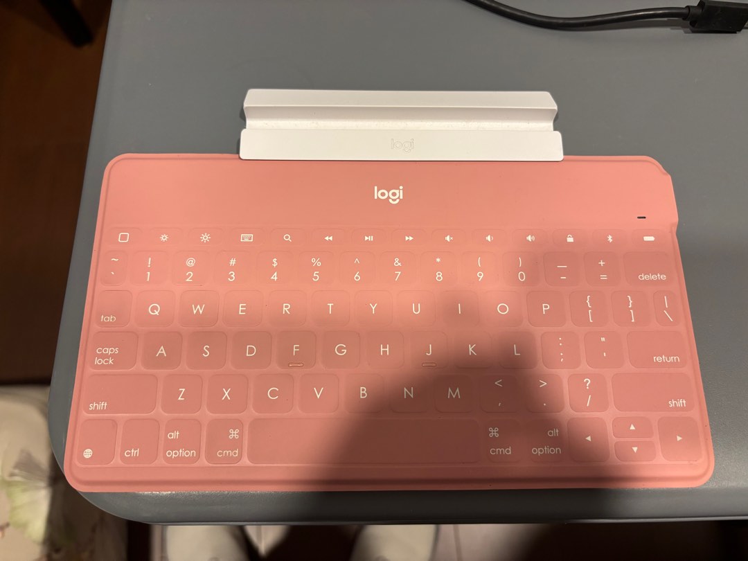 Bluetooth Keyboard Logitech Keys-to-go, Computers & Tech, Parts ...
